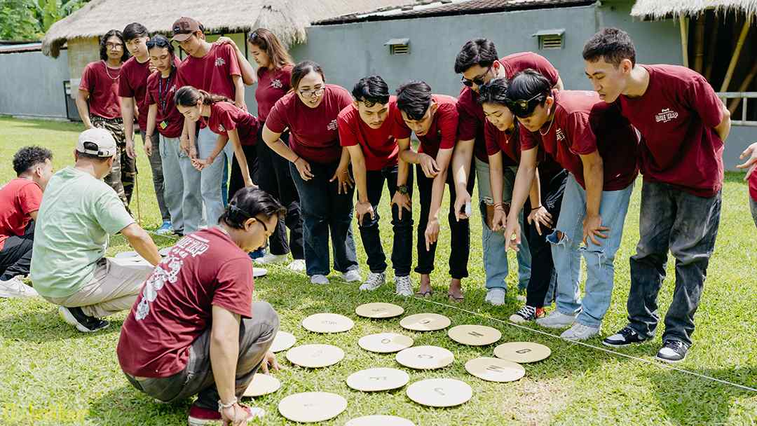 Team Building Perusahaan: Pengertian, Manfaat, Kegiatan, dan Tips ...